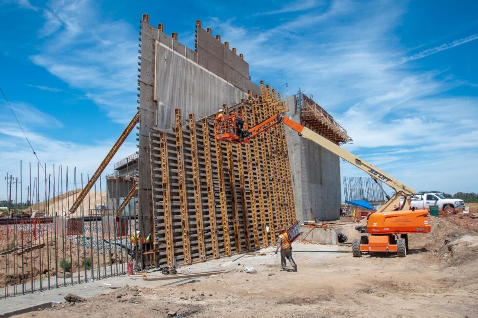 Avenue 15 Grade Separation|BuildHSR