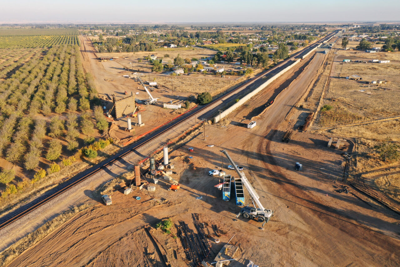 Avenue 17 Grade Separation|BuildHSR